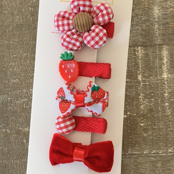 kelzposh | Accessories | 5 Red Barrettes | Poshmark